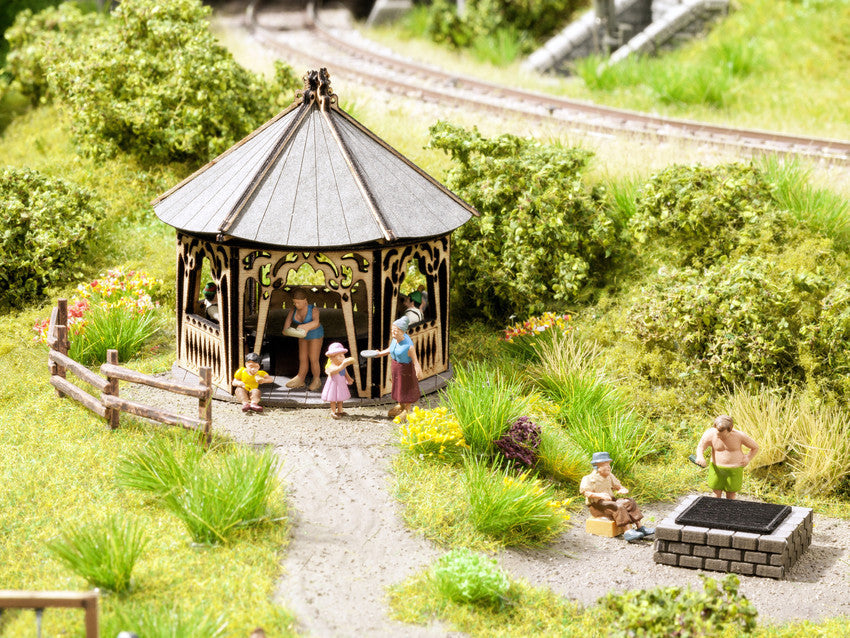 Family Meier at Barbecue – Westend Trains