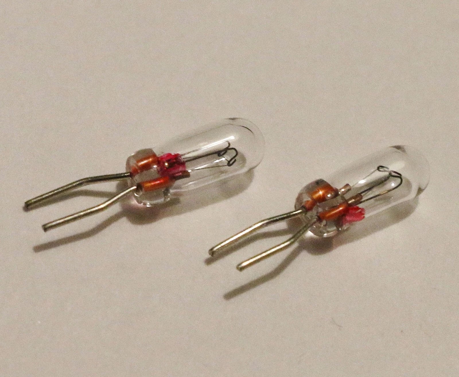 Replacement 2-Pin Light Bulb – Westend Trains